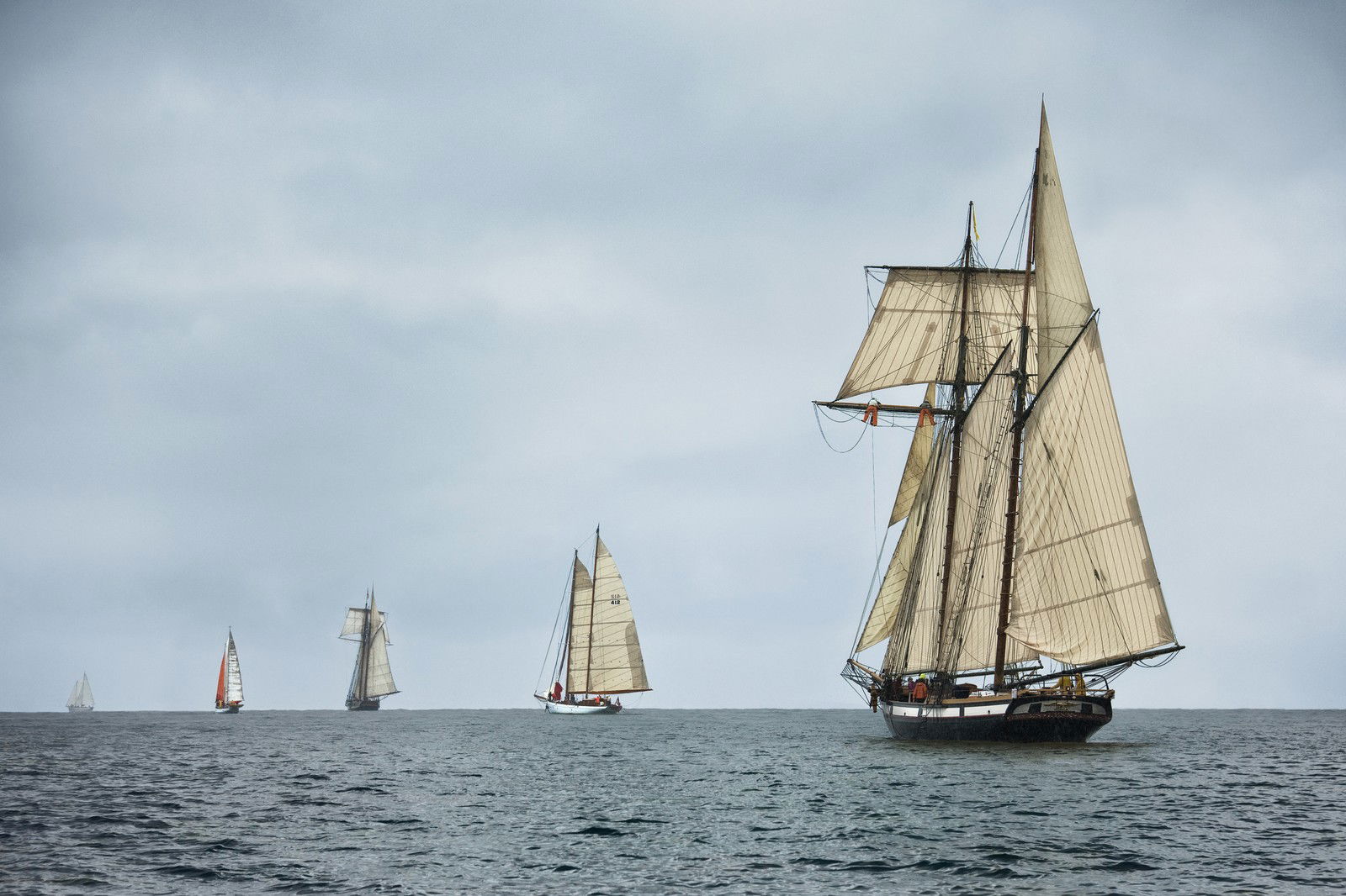 Schooners Racing on the Chesapeake Bay von Greg Pease | LUMAS